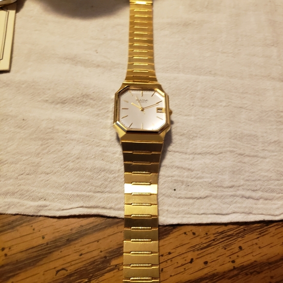 Bulova | Accessories | Vintage 987 Bulova Quartz Gold Electro Plated ...